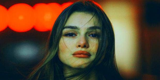 5 Ways His Body Language Tells You Hes Just Not Into You Yourtango